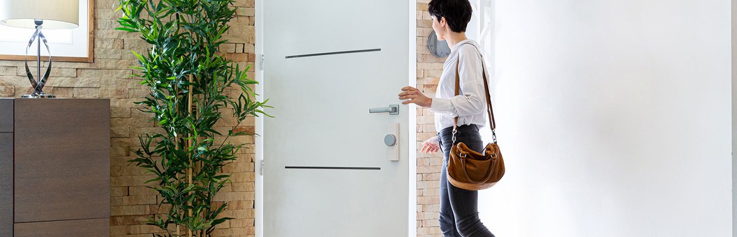 Discover our Somfy smart door lock.