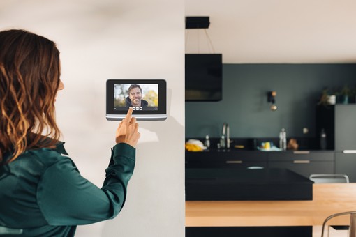 Enhance Your Home Security with Smart Video Door Phone | Somfy